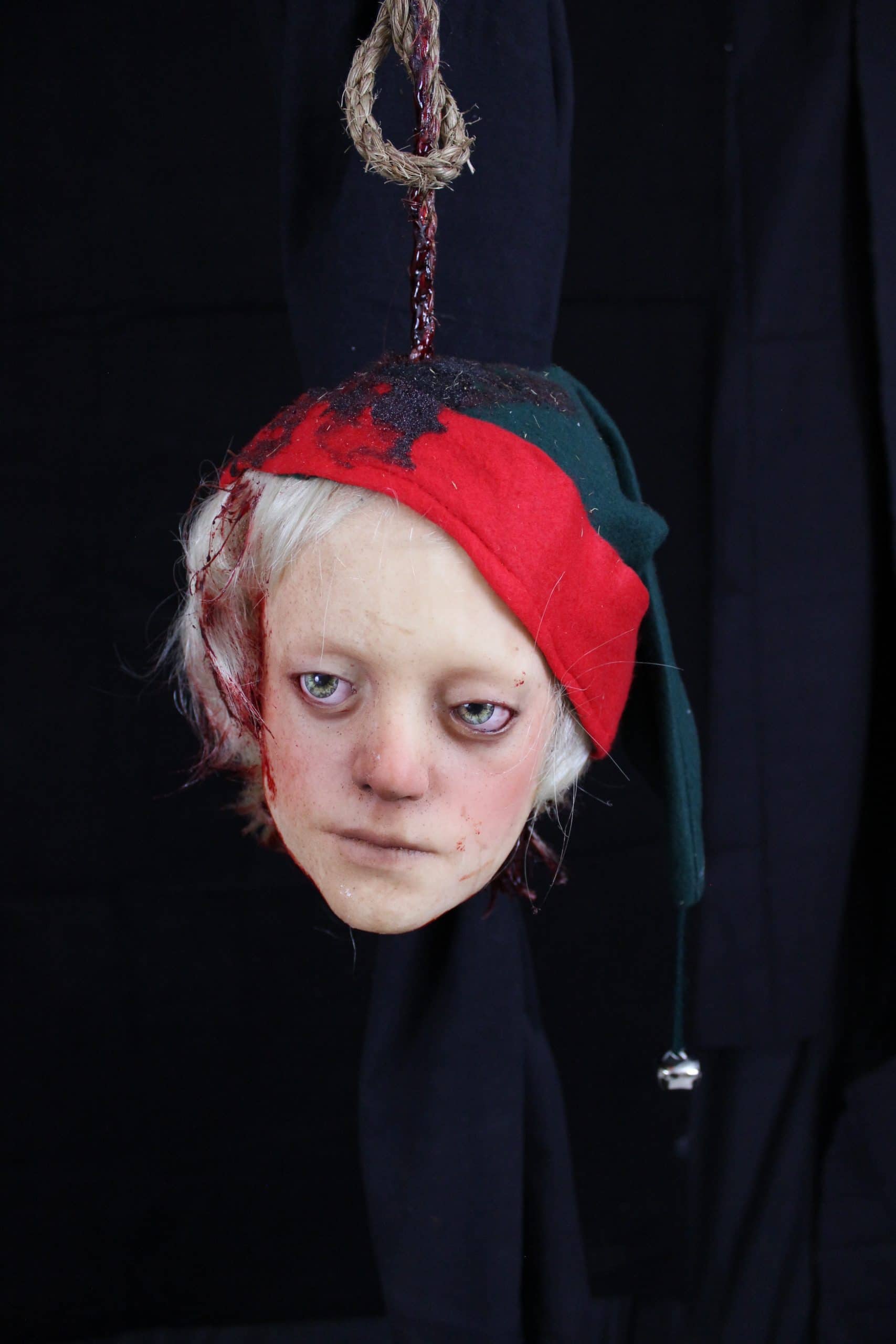 HANGING HEADS- SET OF 5 – XMAS – Ghost Ride Productions INC.